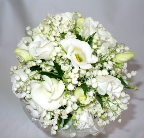 Букет невесты № 10. Ландыши, Лизиантус. Доставка цветов FLOWERS-MOSCOW.RU